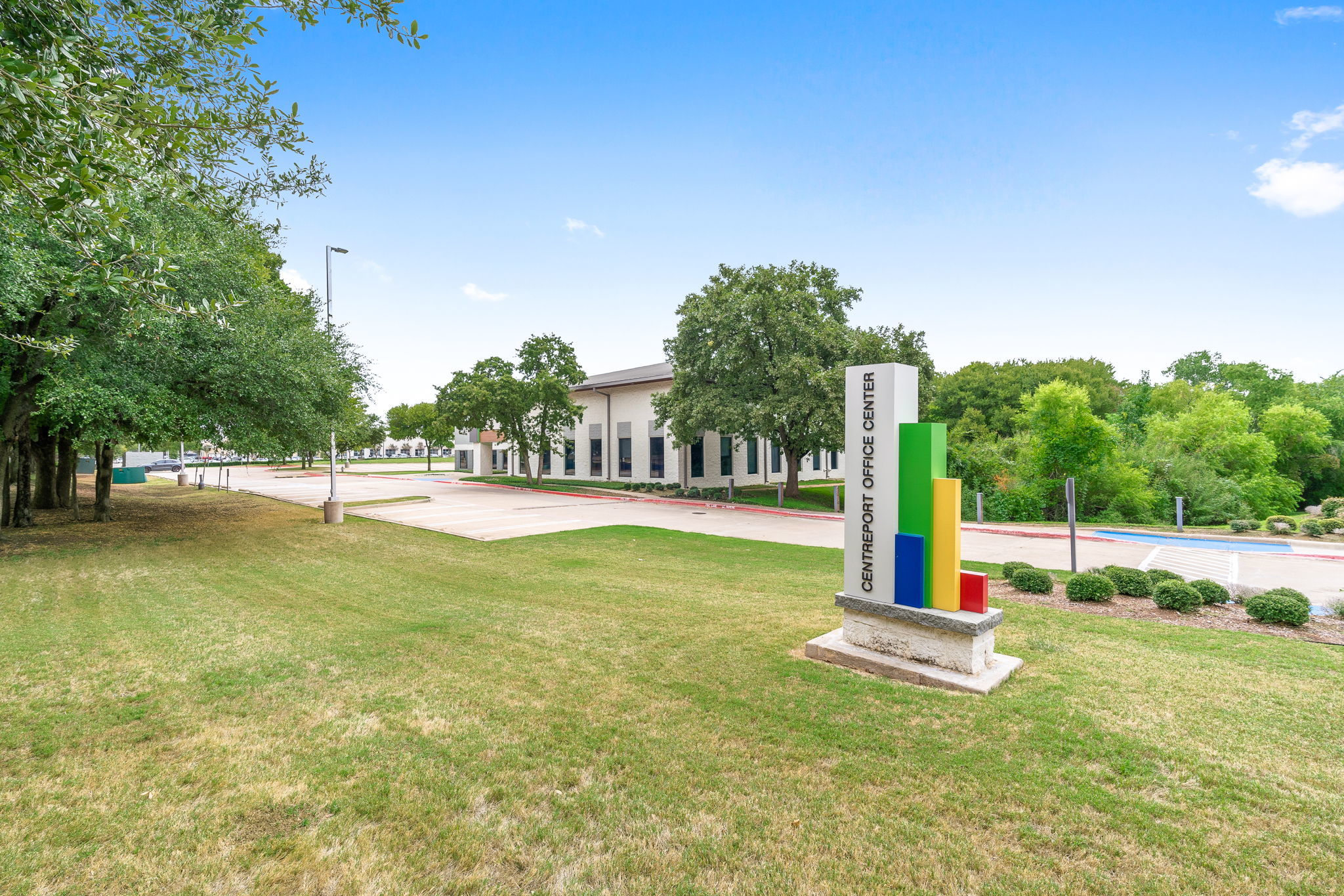 4-web-or-mls-14770_Trinity_Blvd-4.jpg?1727813229